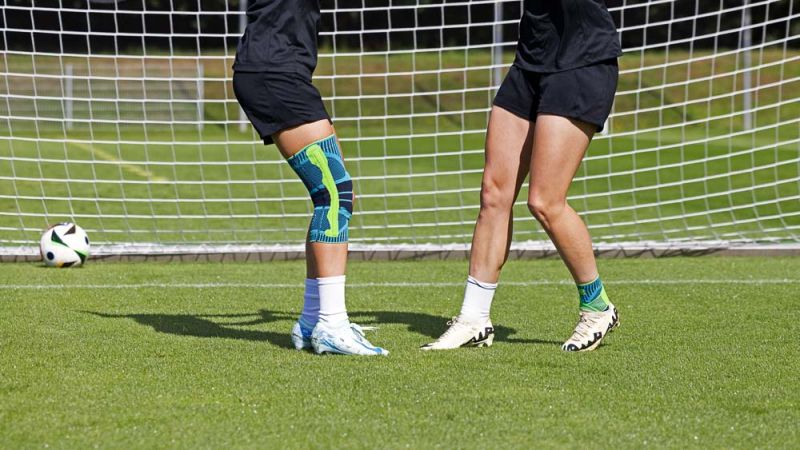 Knee pain after football